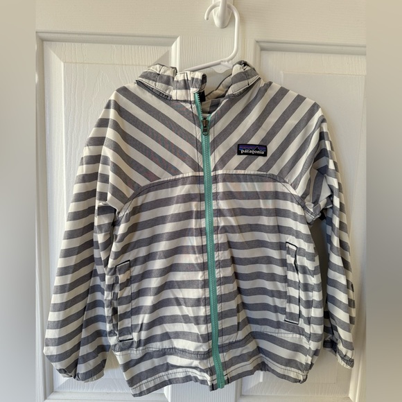 Patagonia | Jackets & Coats | Light Weight Girls Patagonia Jacket ...
